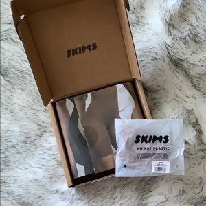 SKIMS | Accessories | Skims Seamless Face Mask Clay By Kkw | Poshmark